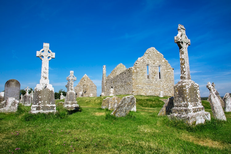 Clonmacnoise - History and Facts | History Hit