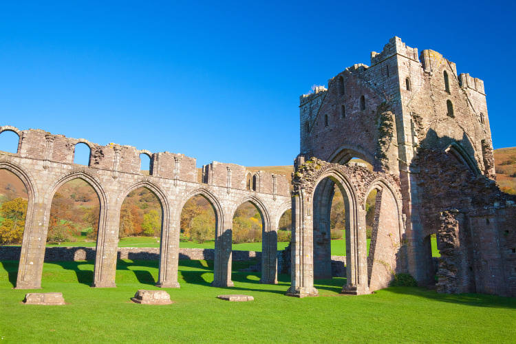 Llanthony Priory - History and Facts | History Hit