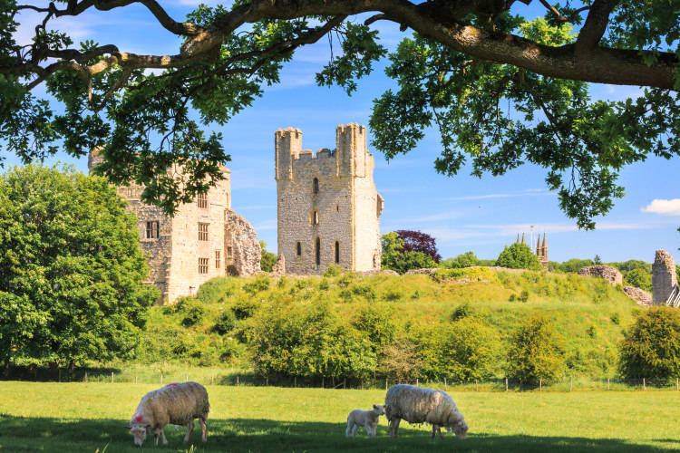 Helmsley Castle - History and Facts | History Hit