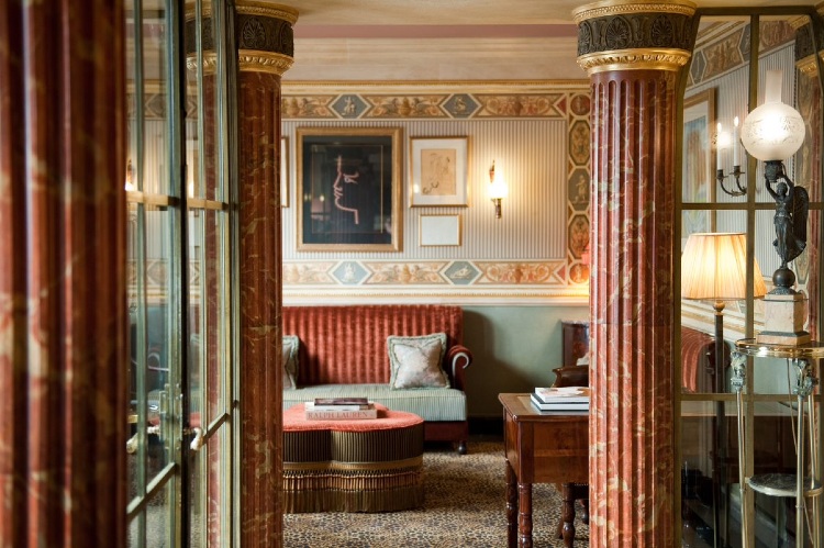 L’Hotel - History and Facts | History Hit