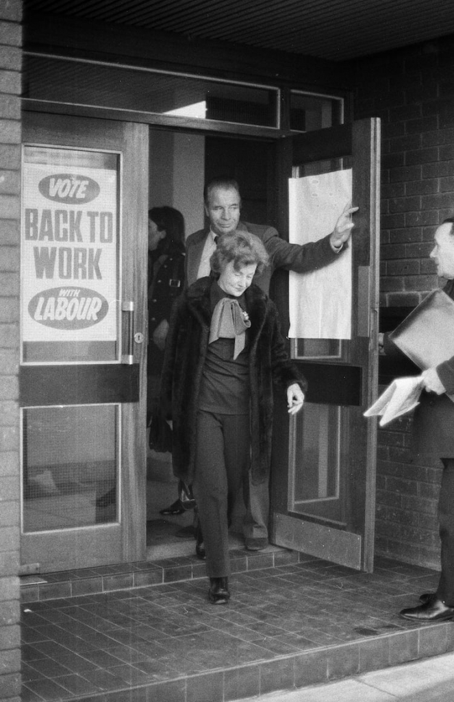 When the Lights Went Out in Britain: The Story of the Three Day Working ...