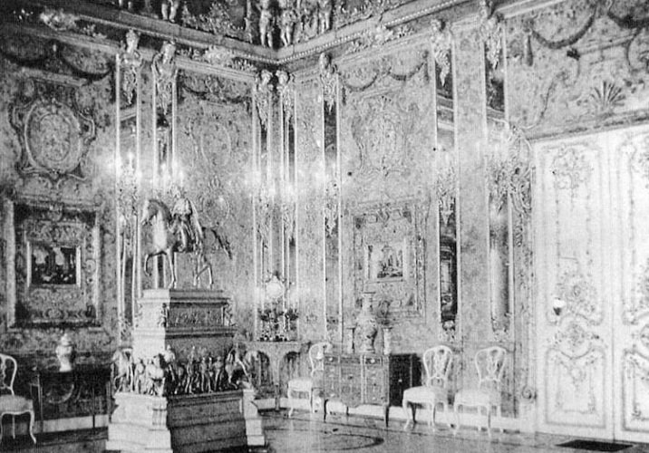 10 Facts About the Lost Amber Room | History Hit