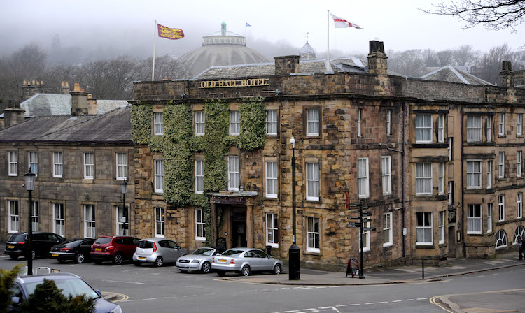 10 of the Oldest Hotels in England | Historical Landmarks | History Hit