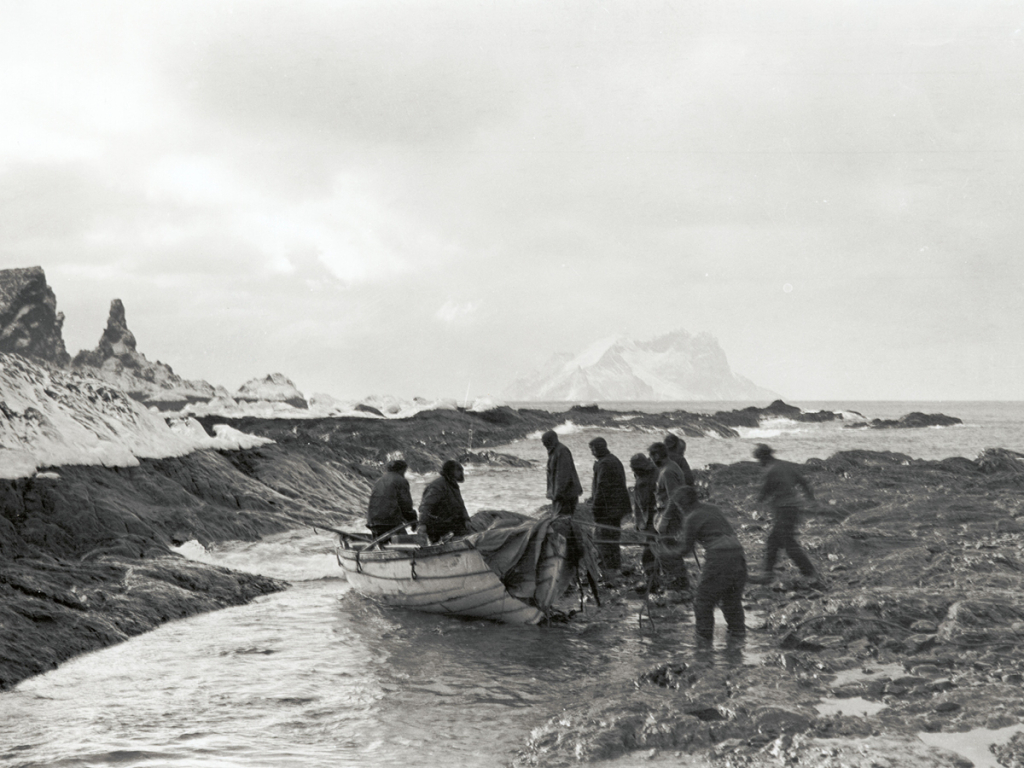 Frank Hurley’s Photographs of Shackleton’s Disastrous Endurance ...