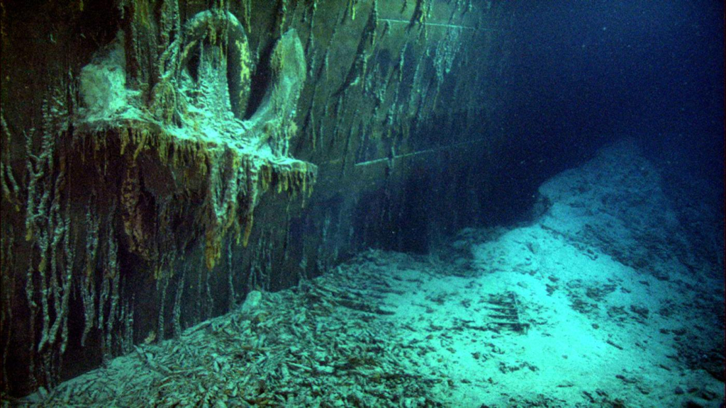 10 Eerie Underwater Photos of the Titanic Wreck | History Hit