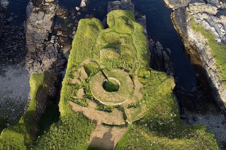 10 of the Best Scottish Brochs to Visit | Historical Landmarks ...