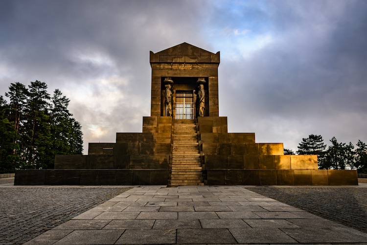 Serbian Monument to the Unknown Hero - History and Facts | History Hit