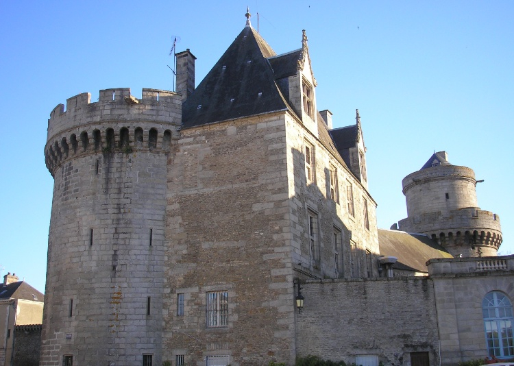 Alencon Castle - History and Facts | History Hit